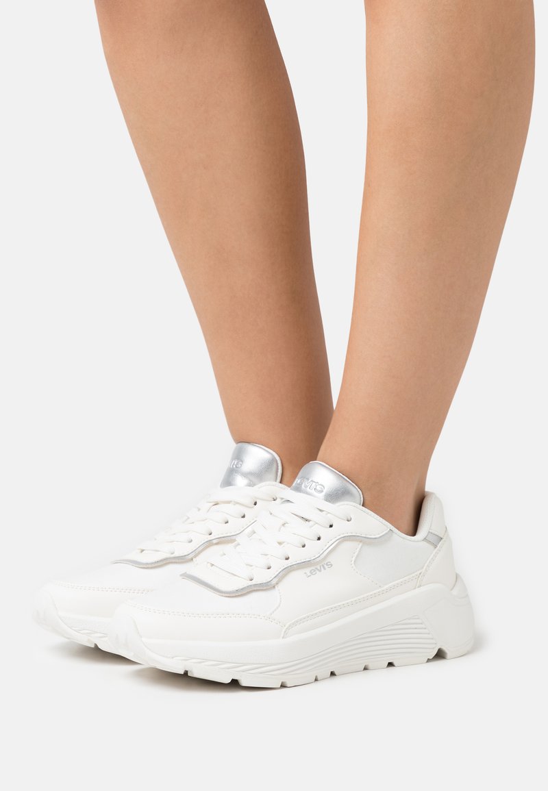 Levi's® WING - Trainers - brilliant white/white - Zalando.co.uk
