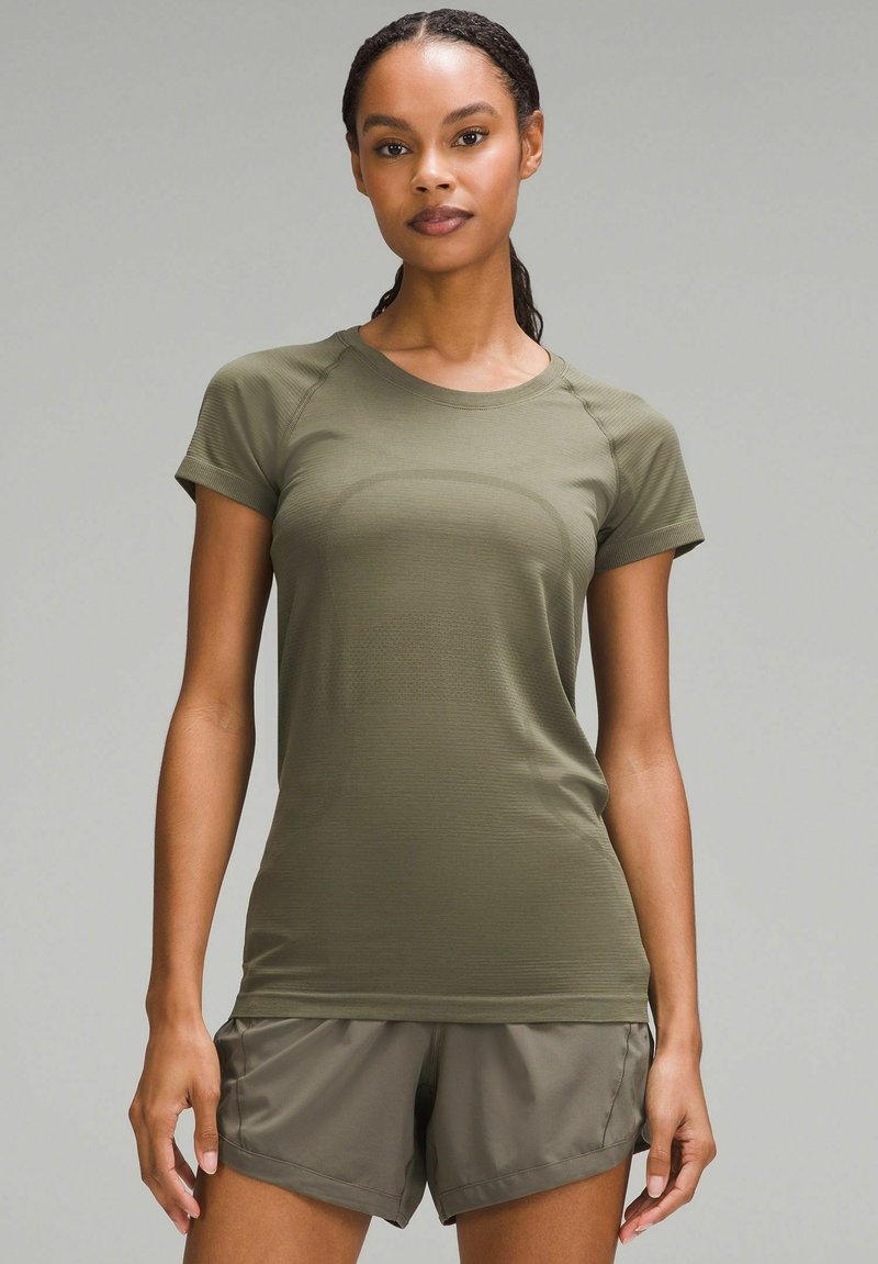 lululemon SWIFTLY TECH SHORT SLEEVE - Camiseta básica - army green ...