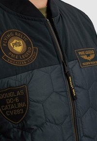 PME Legend HYBRID AUS EINER MISCHUNG - Bomberjacke - carbon/dunkelblau ...