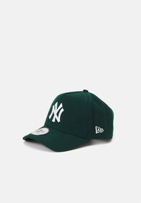 New Era MELTON EFRAME UNISEX - Cap - new york yankees dkgwhi/dunkelgrün ...