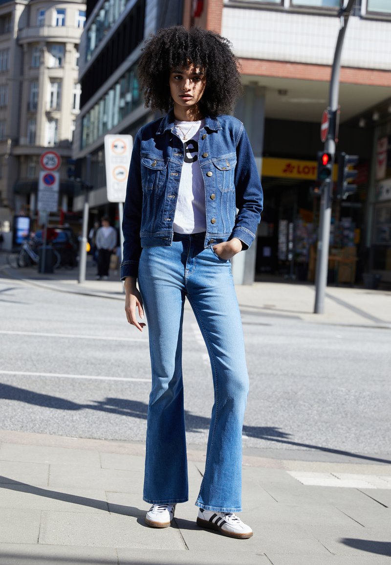 Lee BREESE - Jeansy Dzwony/niebieski denim - Zalando.pl