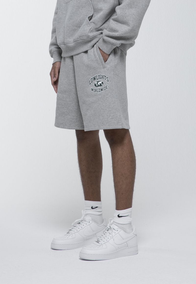 LOW LIGHTS STUDIOS® EMBROIDERY UNISEX - Shorts - grey/ljusgråmelerad ...