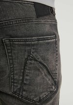 CHASIN' Denim shorts - black - Zalando