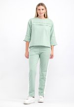 Tom Barron ZWEIFARBIGER MIT BE KIND AT MAD YOU BEAUTIFUL SET ...