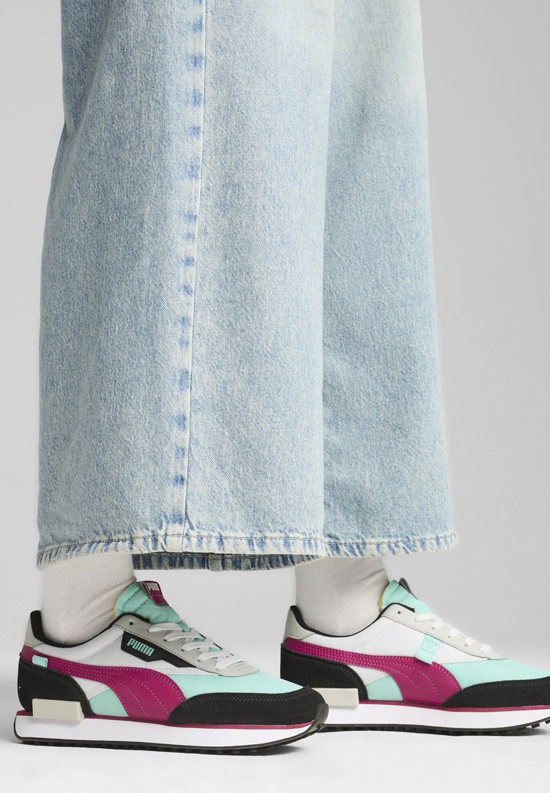 Puma FUTURE RIDER PLAY ON UNISEX - Trainers - electric peppermint ...