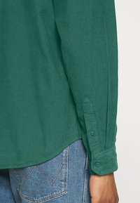 Wrangler POCKET PATCH - Skjorte - dark green/mørkegrønn - Zalando.no