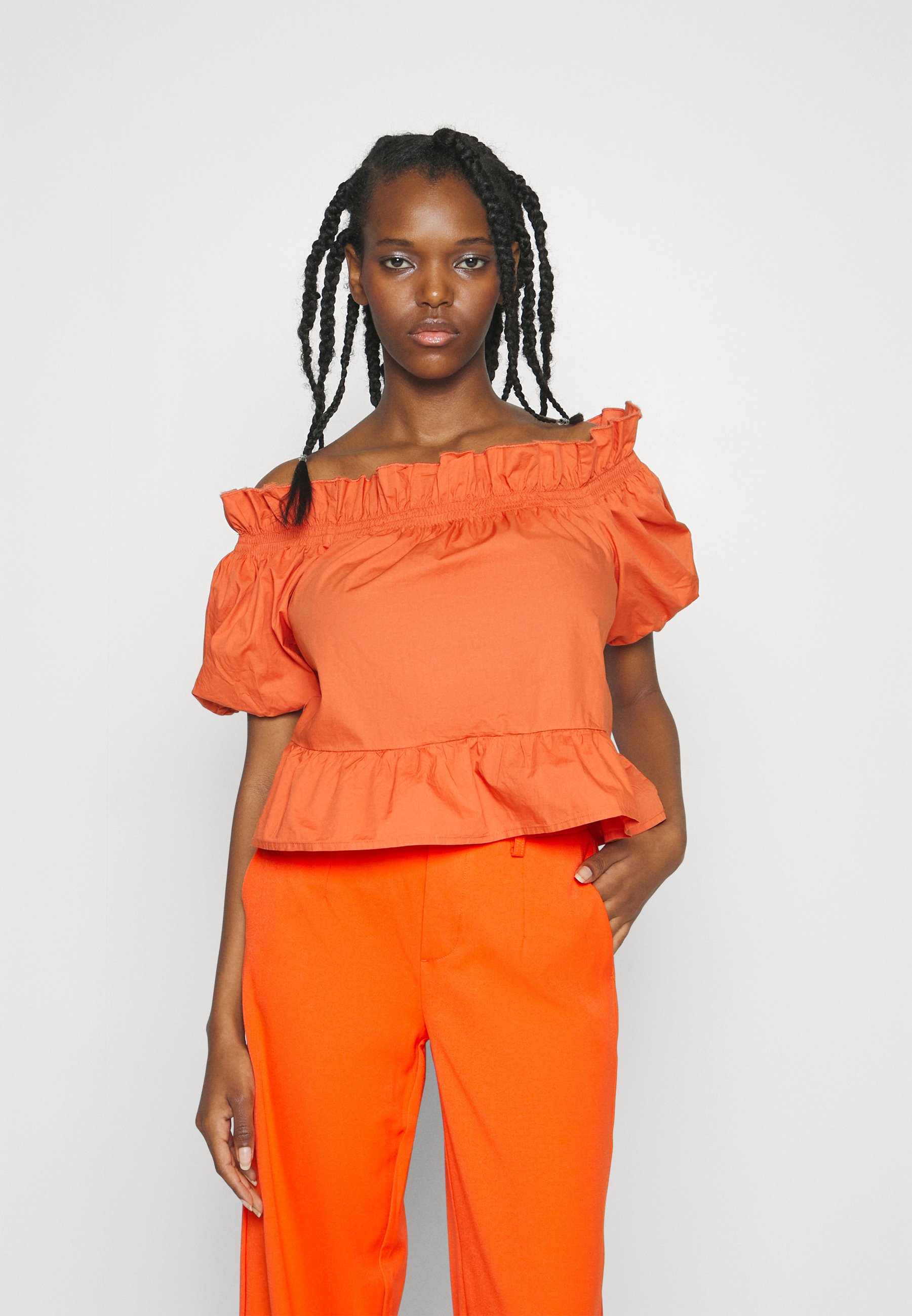 Gina Tricot Petite OFFSHOULDER BLOUSE Pusero Mecca Orange oranssi Gina Tricot Petite OFFSHOULDER BLOUSE Pusero Mecca Orange oranssi