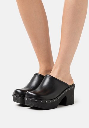 Tamaris Clogs - black leather/schwarz - Zalando.de