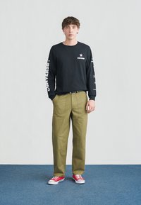 Converse DOUBLE KNEE HARBOR - Trousers - swamp core/beige - Zalando.ie
