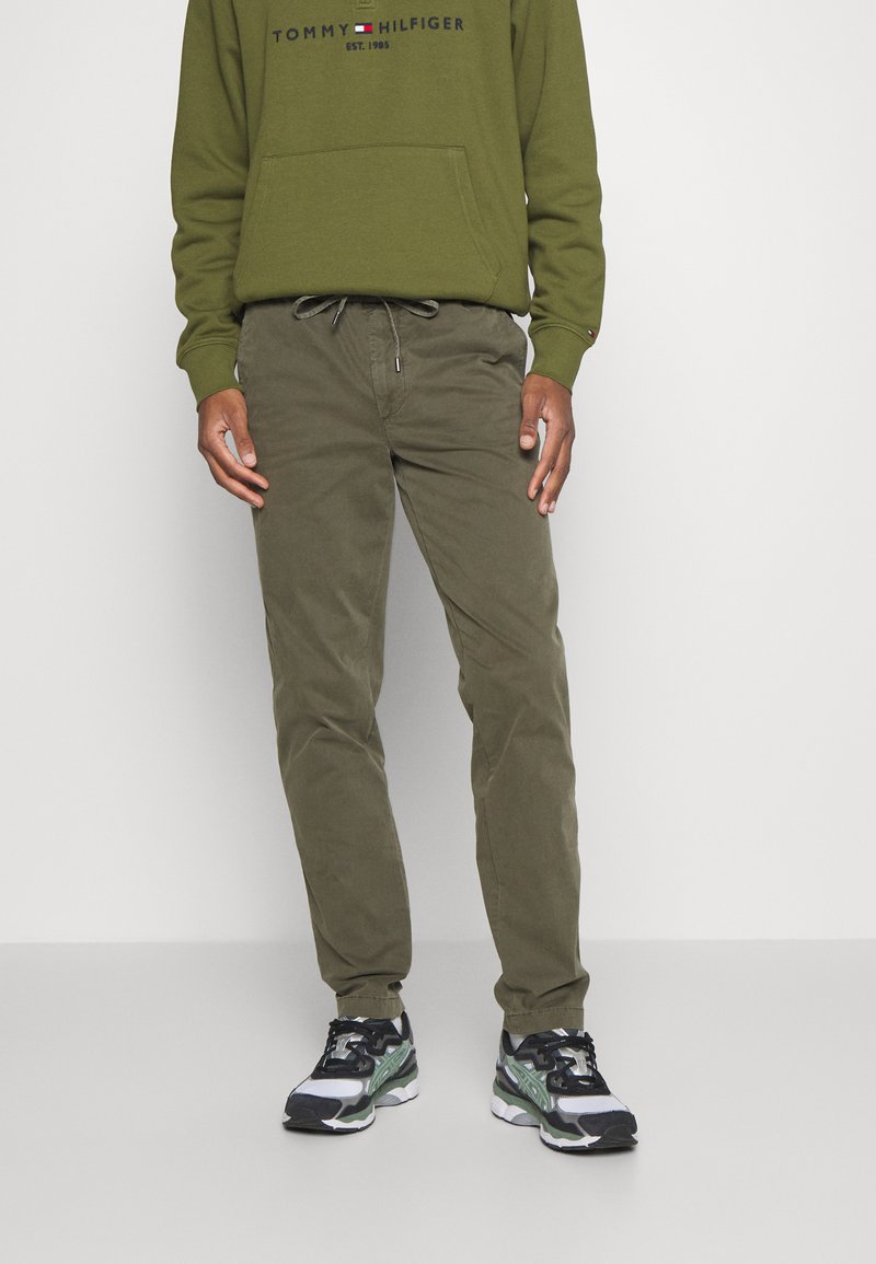 Tommy Hilfiger CHELSEA GMD PO - Chino - army green/olijfgroen - Zalando.nl