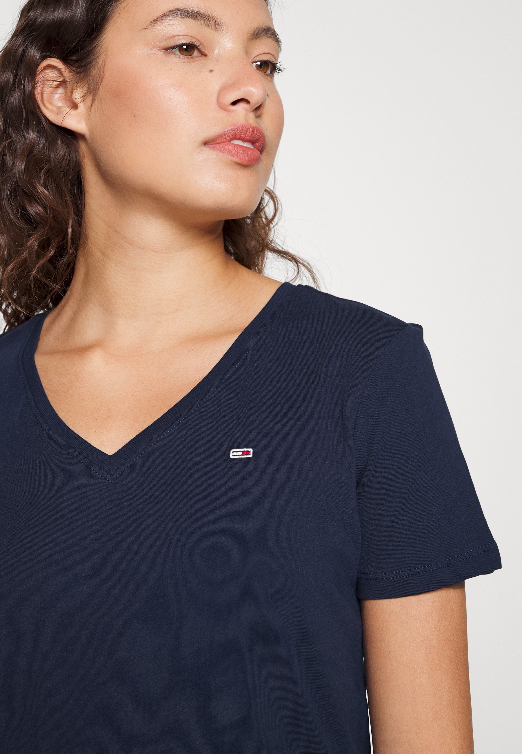 Tommy jeans v neck store
