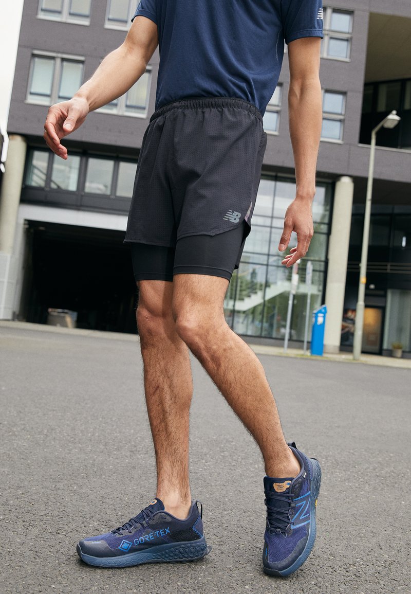 New Balance Q SPEED 5 INCH 2 IN 1 SHORT - Sports shorts - black ...