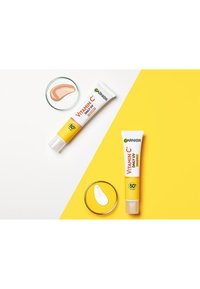 Garnier VITAMIN C SUN FLUID GLOW SPF 50+ - Sonnenschutz - not defined ...