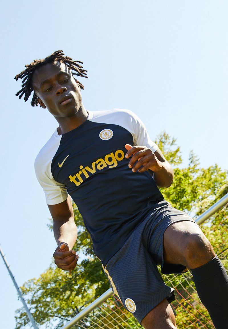 Nike Performance CFC M NK DF STRK SS TOP K - Sports T-shirt - pitch ...