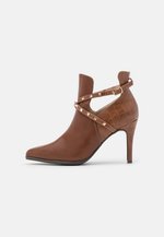 Menbur Botine cu toc - tan/coniac - Zalando.ro