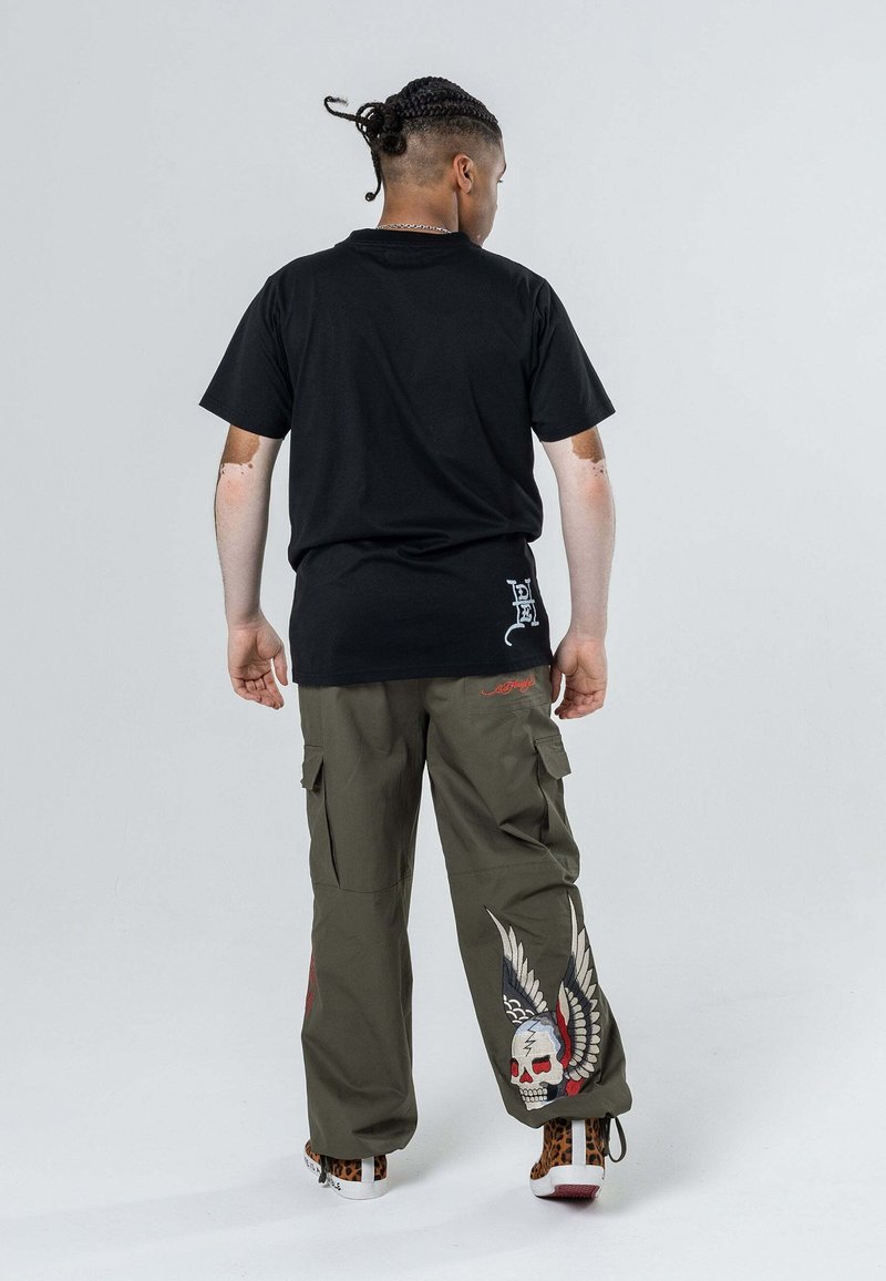 Ed Hardy DESTINY SKULL WINGS - Cargohose - dusty olive/oliv - Zalando.at