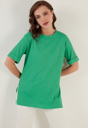 LELA LOOSE FIT - T-Shirt basic - benetton color/grün - Zalando.de