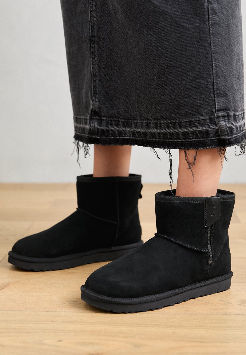 UGG CLASSIC MINI BAILEY ZIP - Classic ankle boots - black - Zalando.co.uk