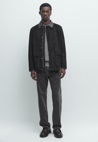 Massimo Dutti SUEDE FINISH WITH POCKET DETAILS - Leather jacket - black ...
