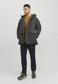 Jack & Jones JJCHAMP JACKET - Abrigo de invierno - asphalt/gris oscuro ...