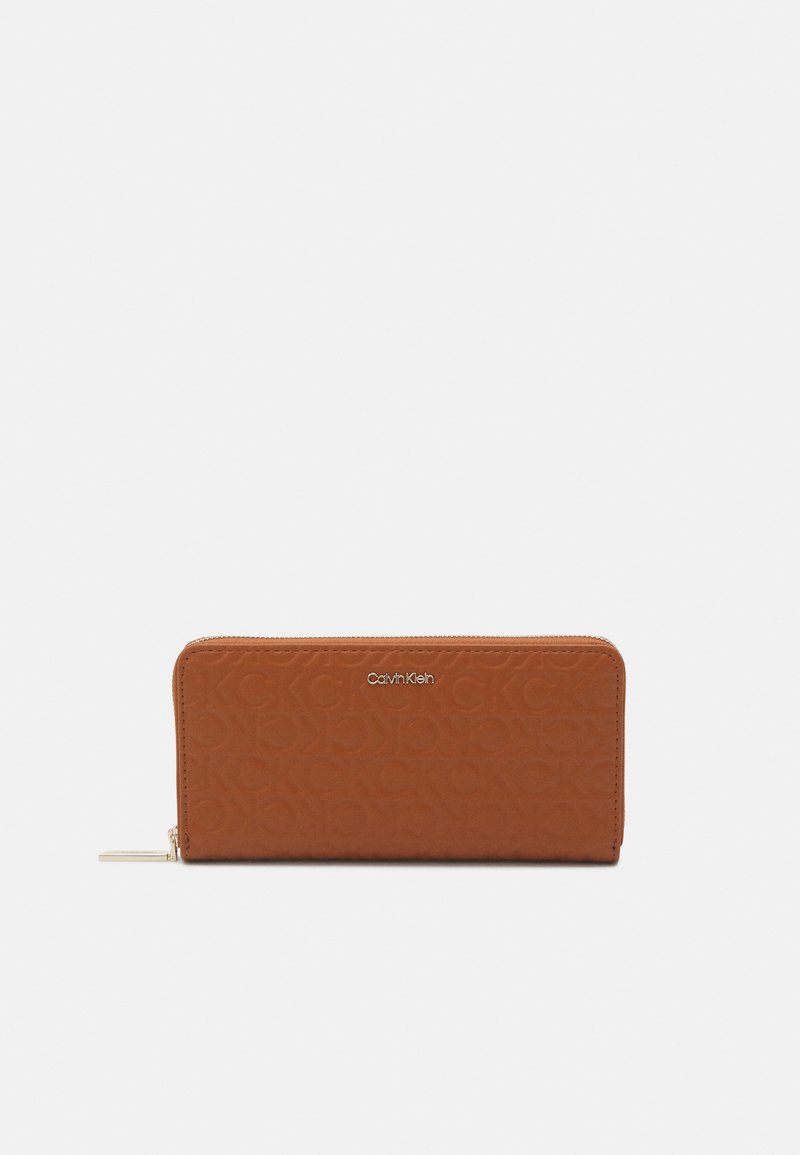 Calvin Klein MUST WALLET EMBOSSED - Wallet - cognac - Zalando
