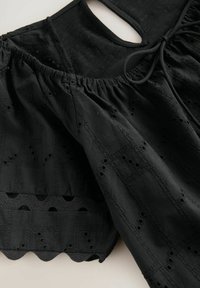 Next TALL FIT BRODERIE SHORT SLEEVE RIC RAC - Blus - black/svart ...