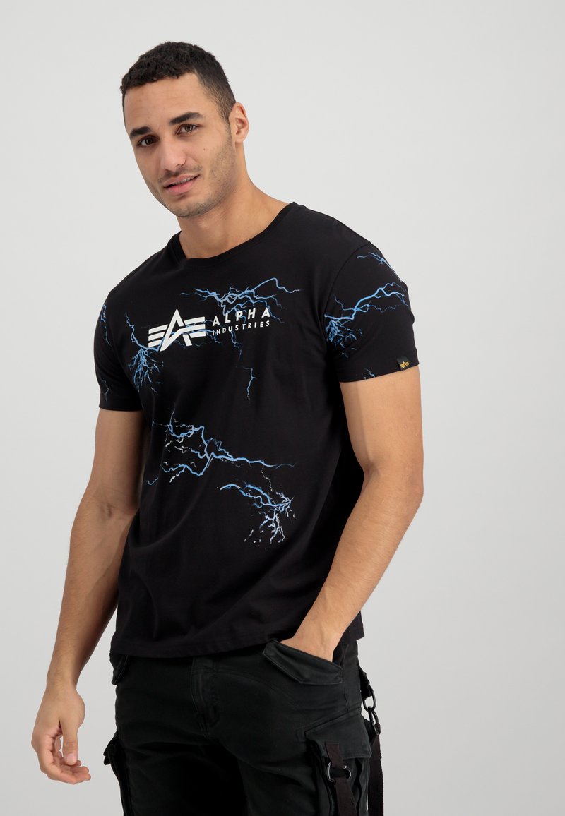 Alpha Industries LIGHTNING AOP T - T-shirts print - black white/sort ...