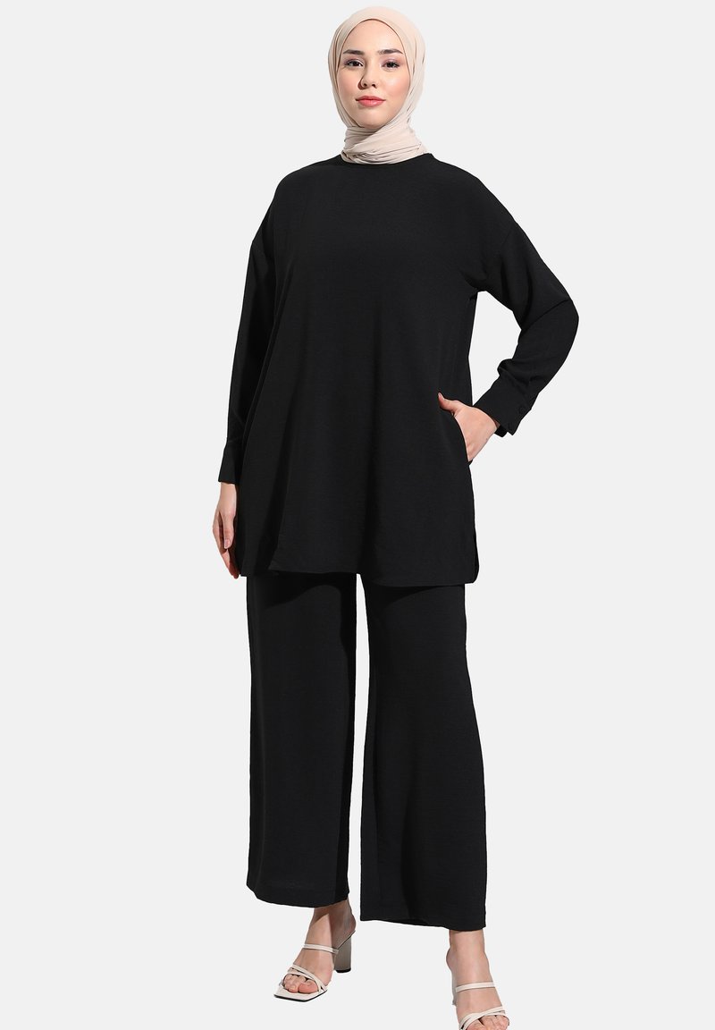 Modanisa THIS CASUAL BY REFKA IS A NICE WAY TO ADD A FASHIONABLE SENSE ...