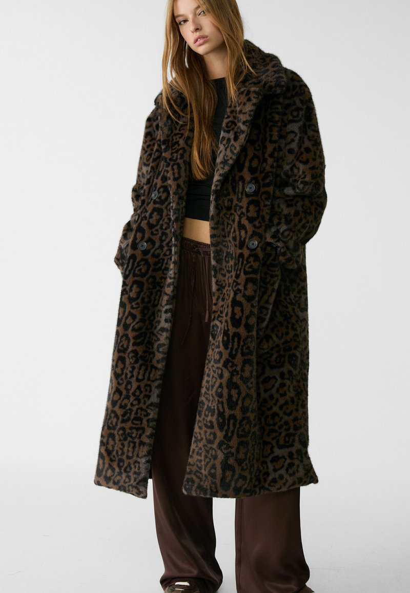 Stradivarius LONG LEOPARD - Classic coat - brown - Zalando
