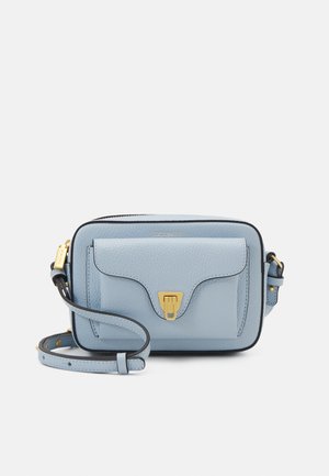 Kupi Coccinelle Torbe i koferi za žene online | Povrat do 100 dana ...