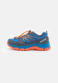 HI-TEC TRAIL EXPLORER LOW JR UNISEX - Trekingové boty - blue/orange ...