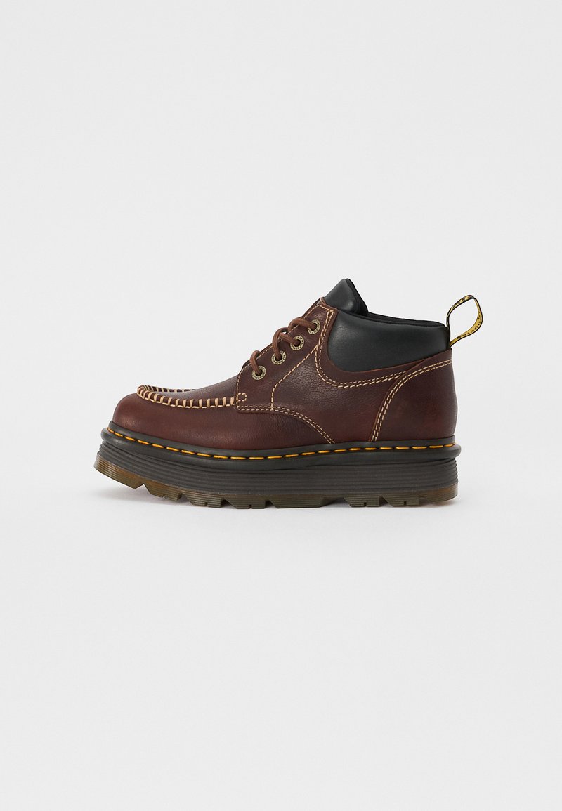 Dr. Martens ZEBZAG CHUKKA UNISEX - Snörstövletter - leather brown/black ...