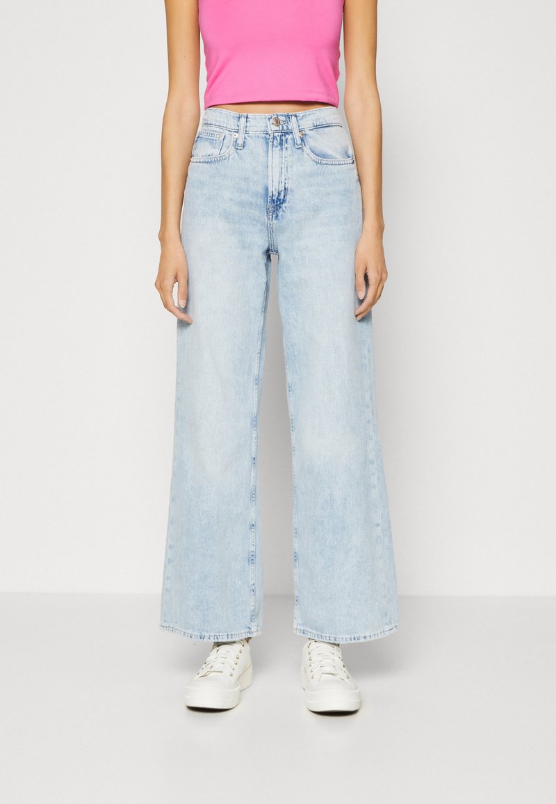 GAP WIDE LEG SUSAN - Jeans Relaxed Fit - light wash/rinsed denim ...