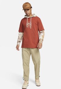 Nike Sportswear M NSW TEE M90 OC PK1 HBR - T-shirts print - rugged ...