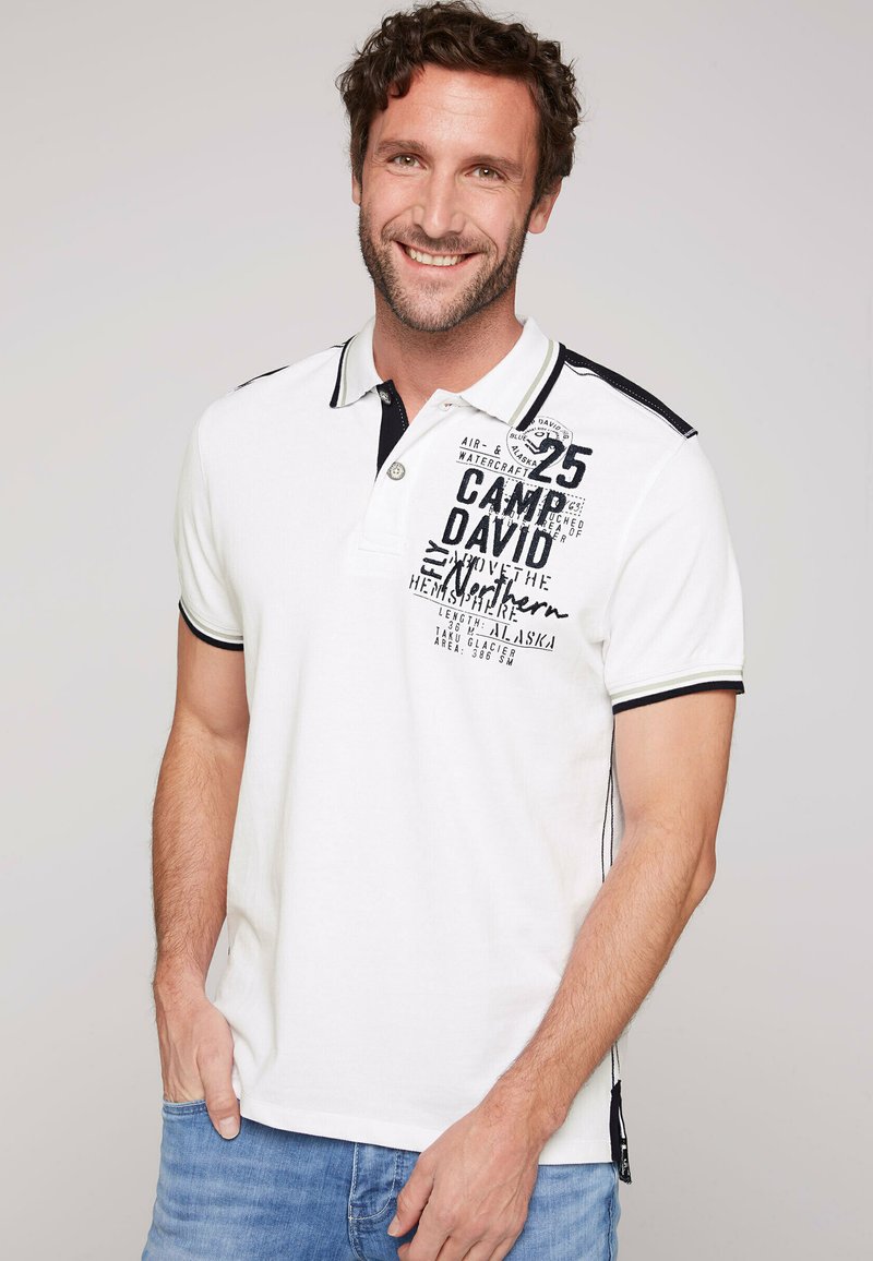 Camp David MIT LABEL-APPLIKATIONEN - Poloshirt - opticwhite/weiß ...
