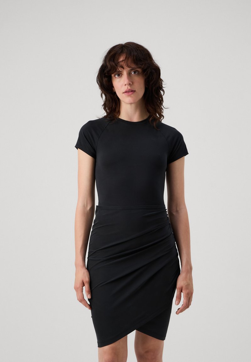 Good American SANDWASHED WRAP DRESS - Jersey dress - black - Zalando.co.uk