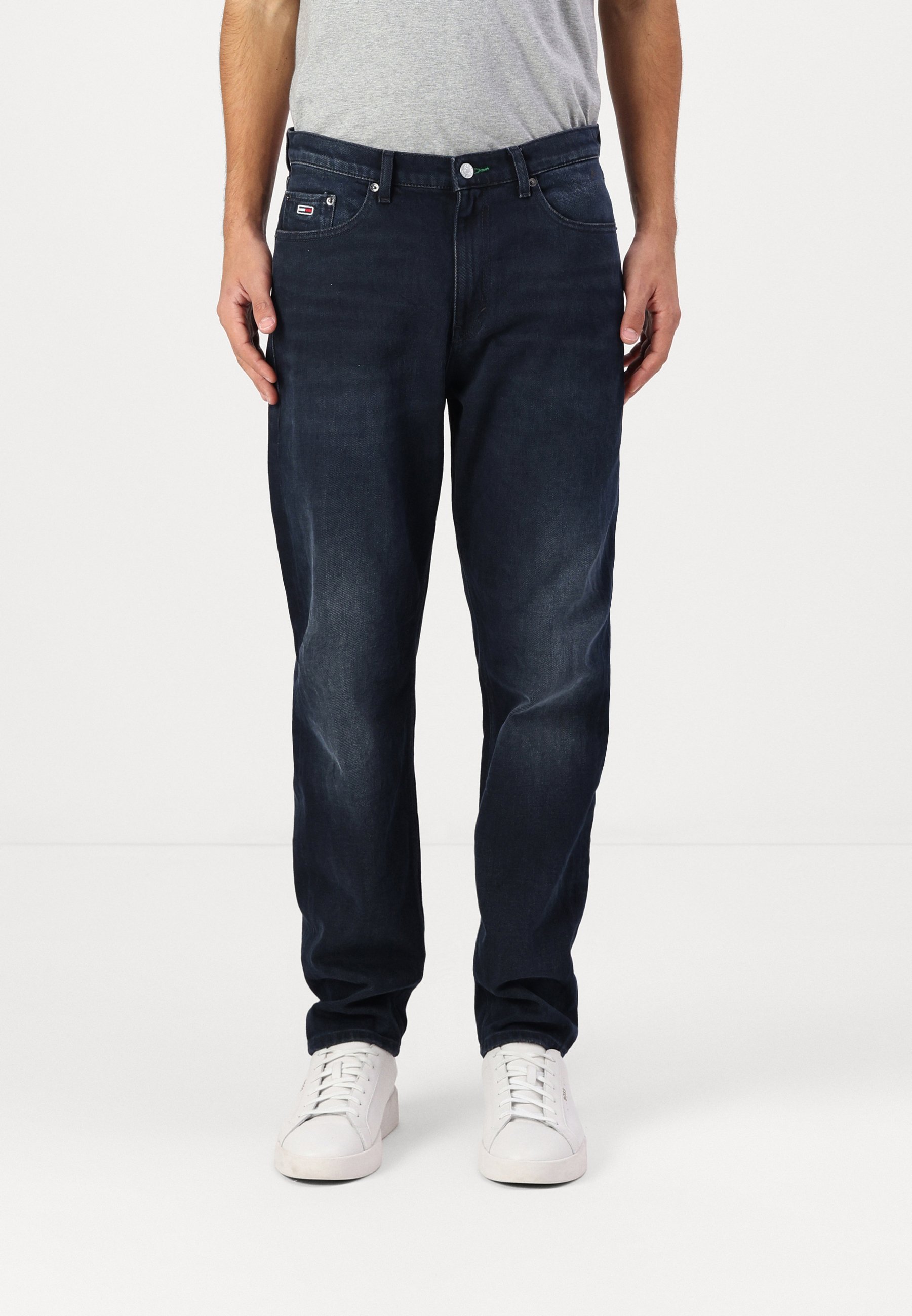 Tommy jeans tapered fit store