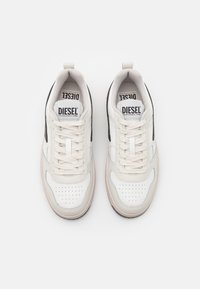 Diesel S-UKIYO V2 LOW - Tenisky - white/bílá - Zalando.cz