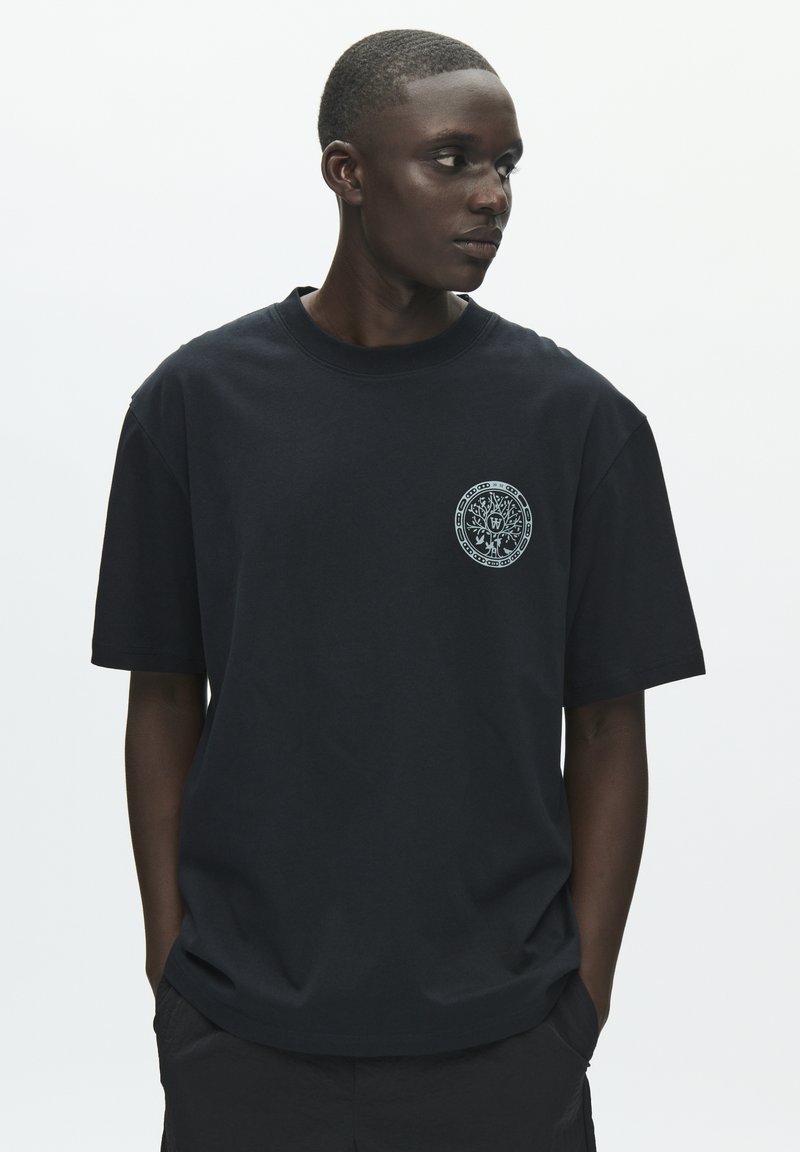 DOUBLE A BY W.W. WWLIAM - Nyomott mintás póló - black/fekete - Zalando.hu