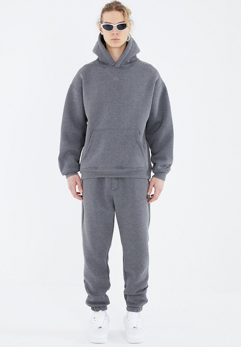 Megaman BASIC JOGGINGA SET - Tracksuit - anthrazit melange/grey - Zalando