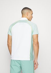 Lacoste Sport TENNIS TOUR - Poloskjorter - white/pastille mint lima ...