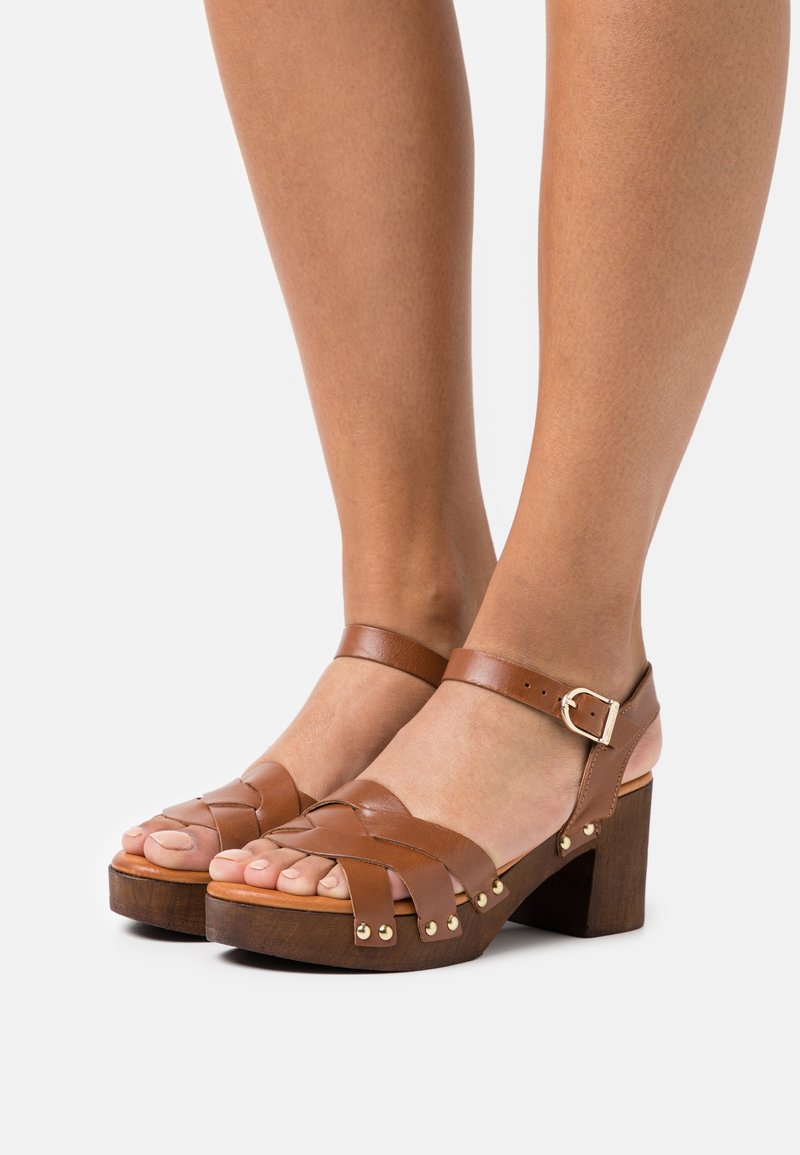Tamaris Clogs - cognac - Zalando