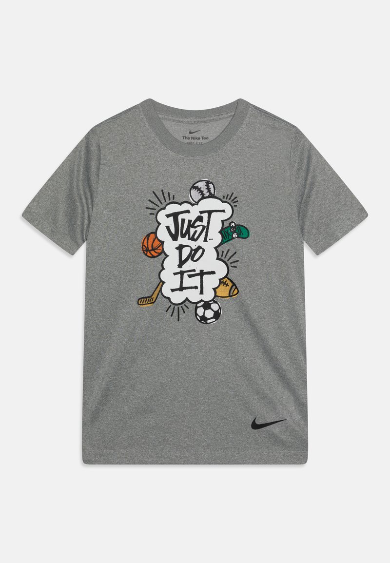 Nike Sportswear DF TEE MULTI SPORT - T-Shirt print - tumbled grey ...