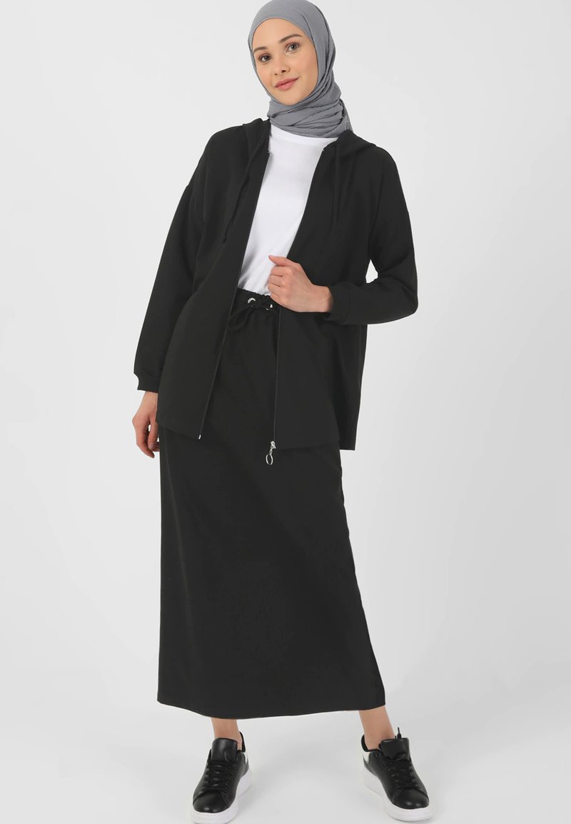 Modanisa REFKA BASIC SET - Sweater met rits - black/zwart - Zalando.nl