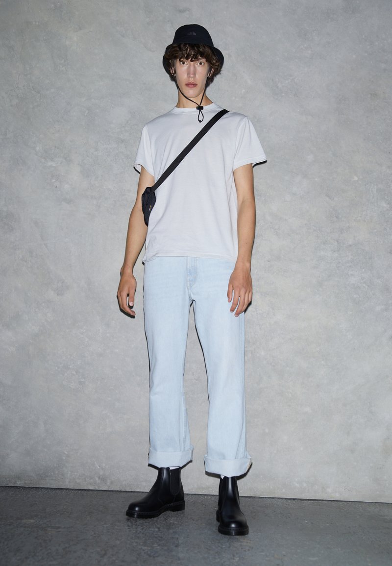 Dr. Martens 2976 MONO CHELSEA - Nilkkurit - black smooth/musta - Zalando.fi