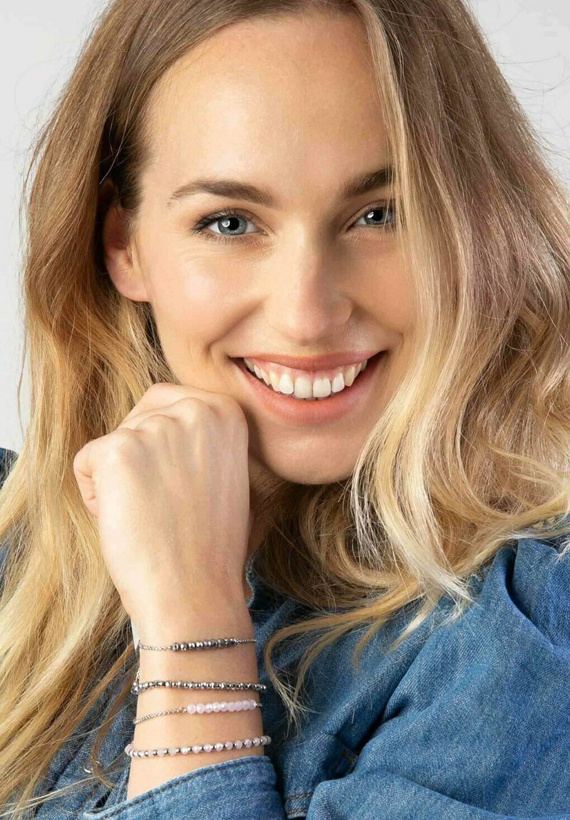 Lucardi MIT SILBERFARBENEN PERLEN - Armband - silver-coloured ...