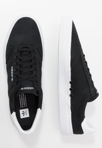 adidas Originals Baskets basses - black/noir - (Seconde main) - ZALANDO.FR