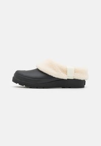 Hunter ORIGINAL WOMENS PLAY INSULATED - Mules - black/white - Zalando.co.uk