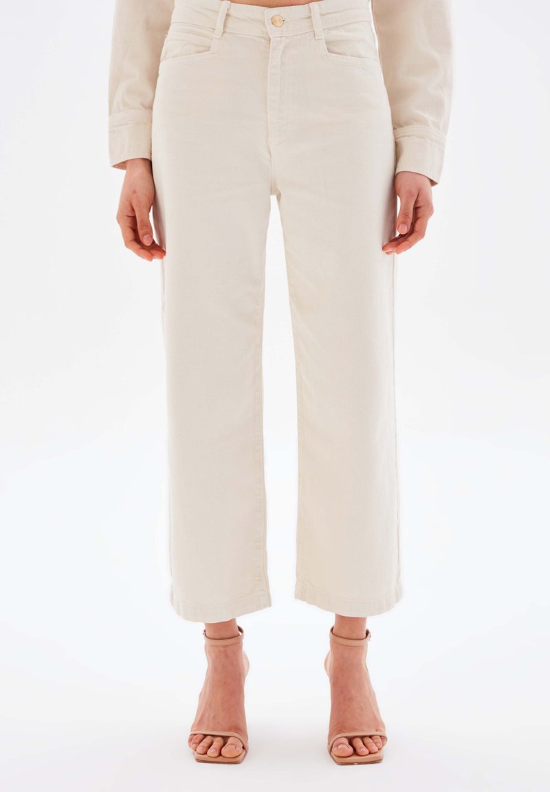 adL WIDE LEG - Flared Jeans - light beige/wit - Zalando.be
