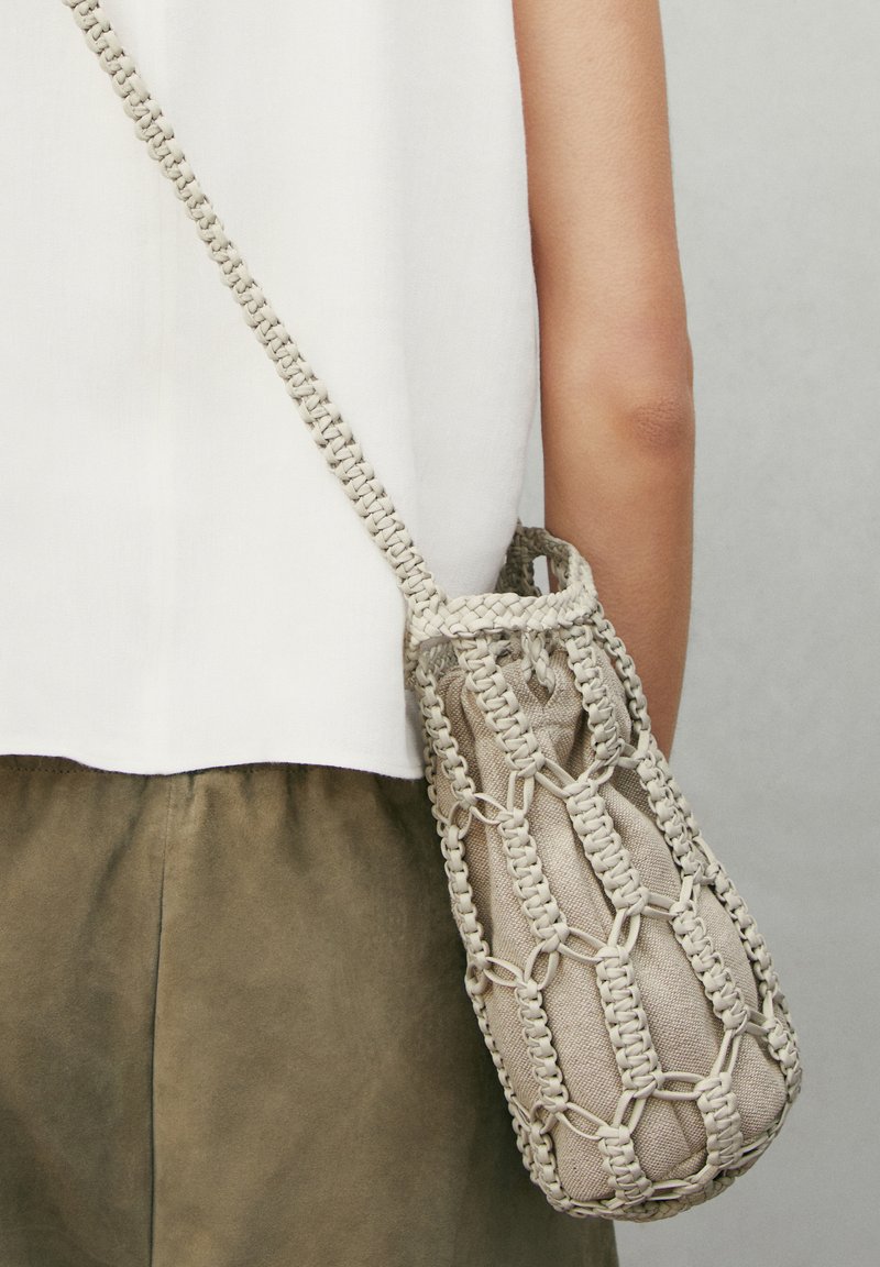 Massimo Dutti POUCH TRAPEZE - Sac bandoulière - beige - ZALANDO.FR